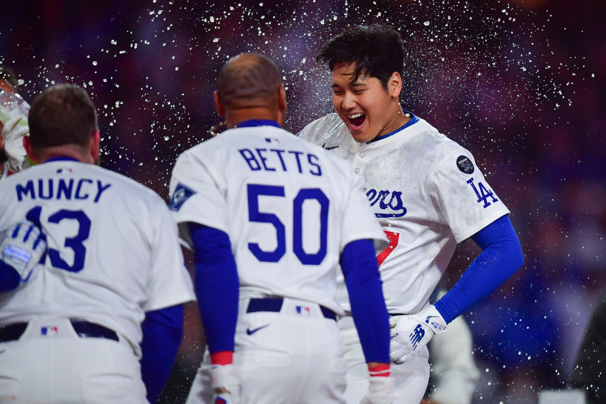 Dodgers React to Making MLB History After Shohei Ohtani's Walk-Off Home ...