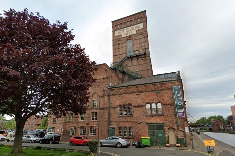 Plans to open 'traditional pub' inside landmark Chester building