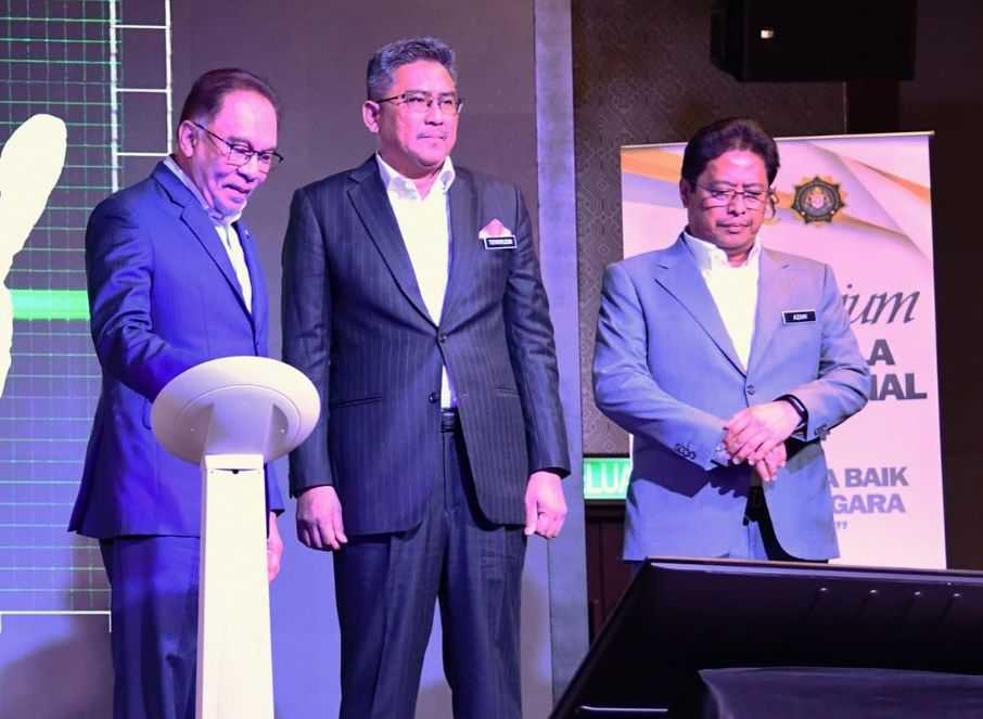 Azam, 62, to stay put in MACC as Anwar set to give extension yet again ...