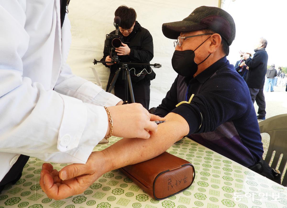 70대 노인의 소원 “내 피로 할아버지 돌아오길”