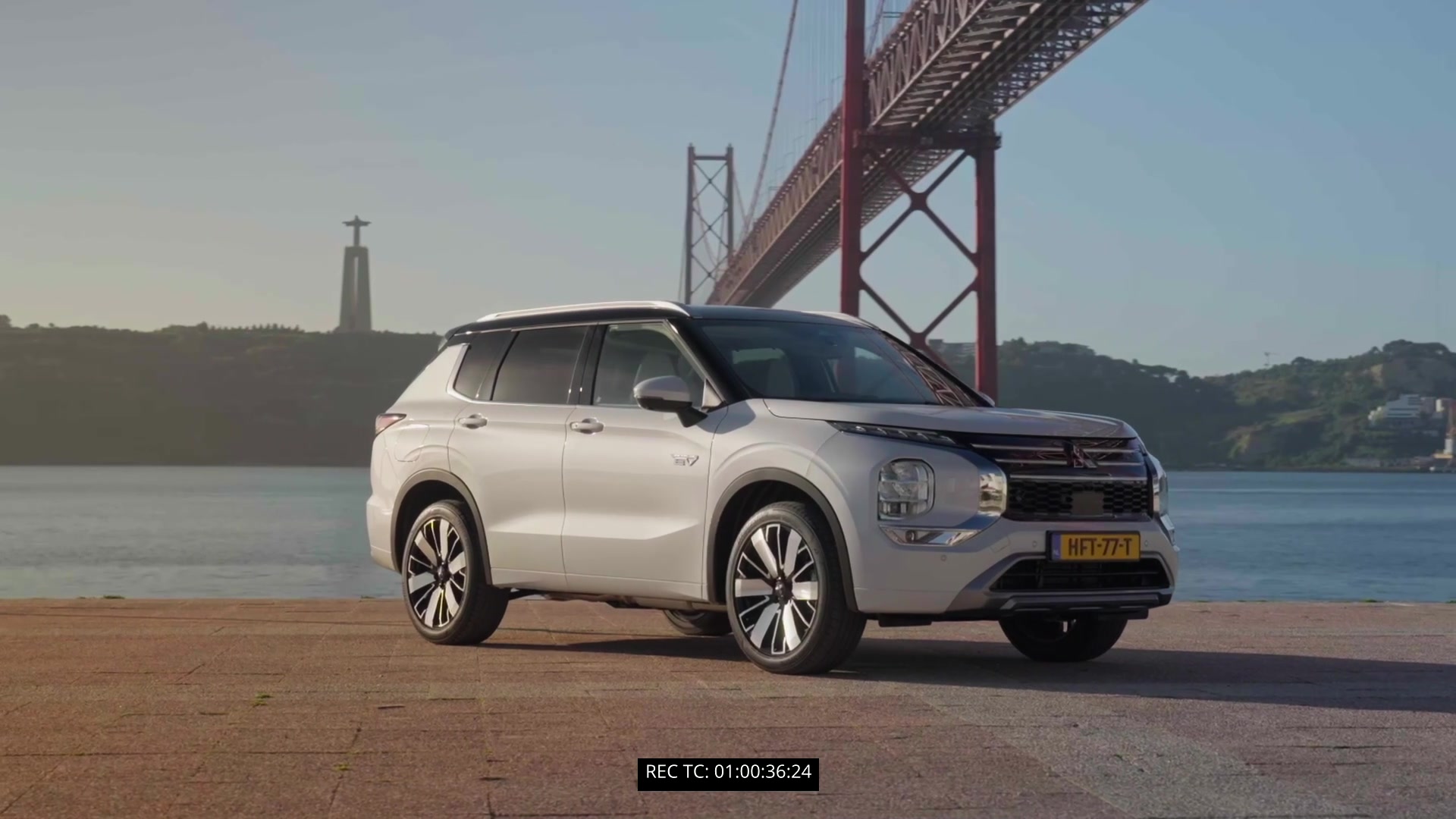 New Mitsubishi Outlander PHEV Exterior Design in White Diamond
