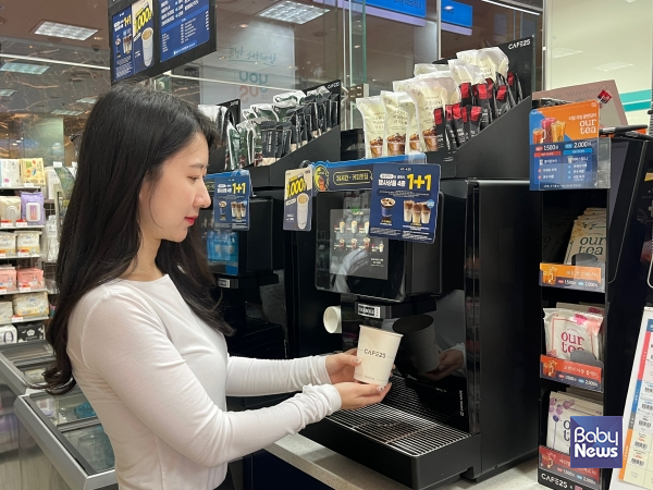 GS25, 카페25 ‘천원 커피’ 판매량 44.7% 증가… “물가도 잡고 2030 마음도 잡았다!”