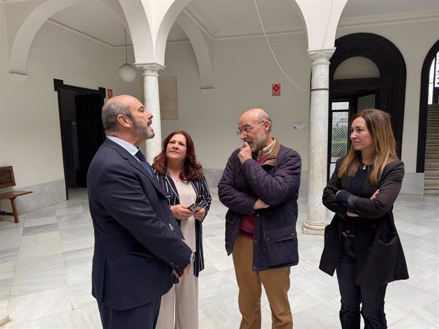 El presidente del Senado visita el Ayuntamiento de Utrera y conoce "su ...