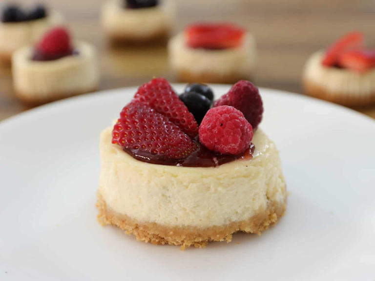 Mini Creamy Forest Fruit Cheesecake