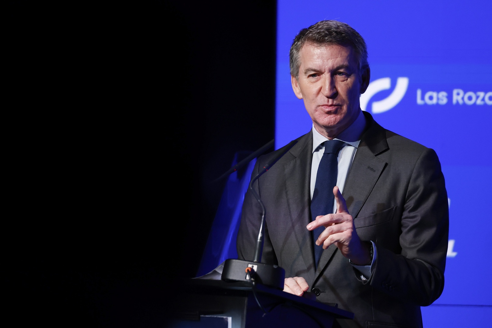 Feijóo apuesta por oponerse de manera "clara y contundente" a los ...