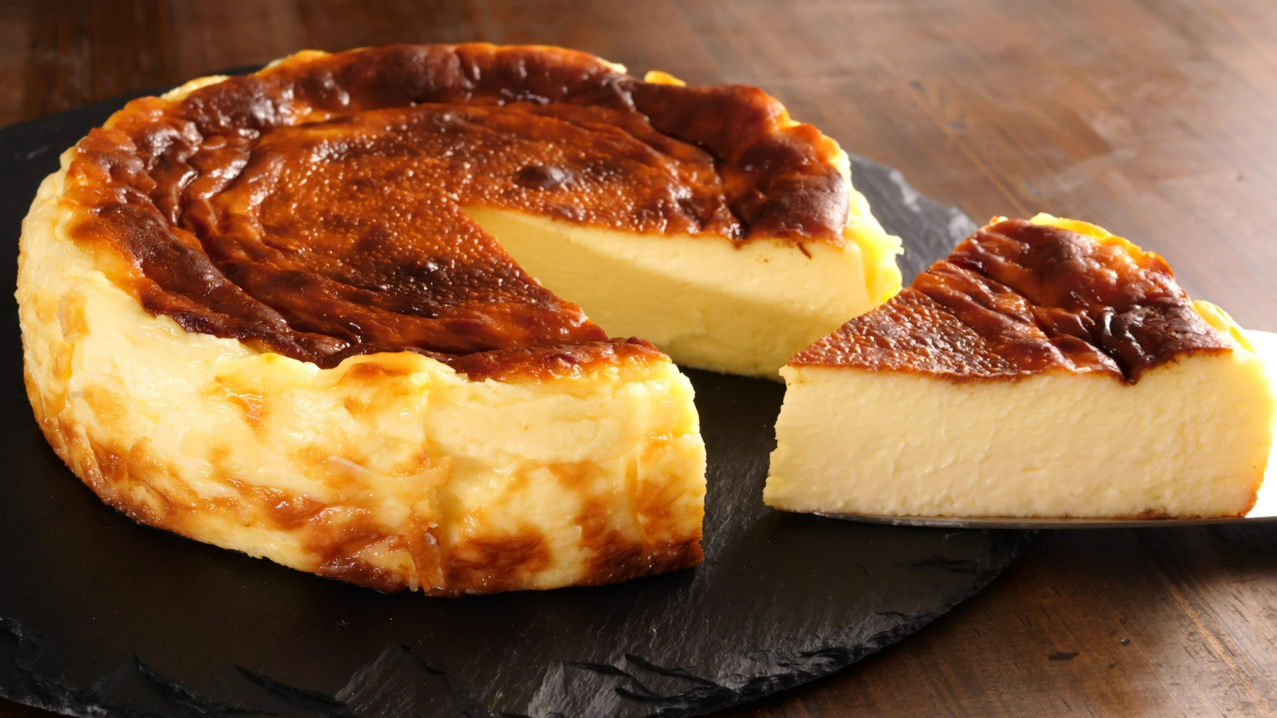 Ten sernik bez spodu zawsze się udaje. Nie opada, jest puszysty i ...