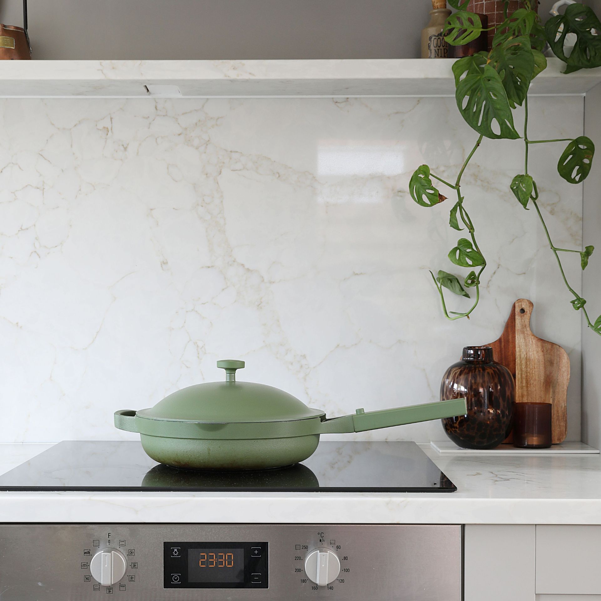 How to clean a non-stick frying pan – the tricks for removing burnt-on ...