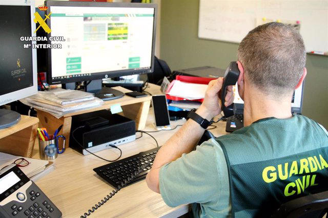 La Guardia Civil alerta de una estafa para transferir 5.000 euros con la excusa de haber ...