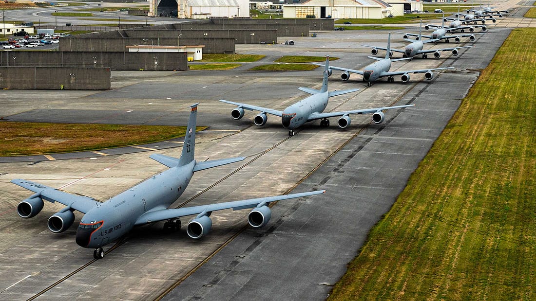 Upgrade-Programm für Tanker-Legende: USAF will KC-135 fast hundert ...