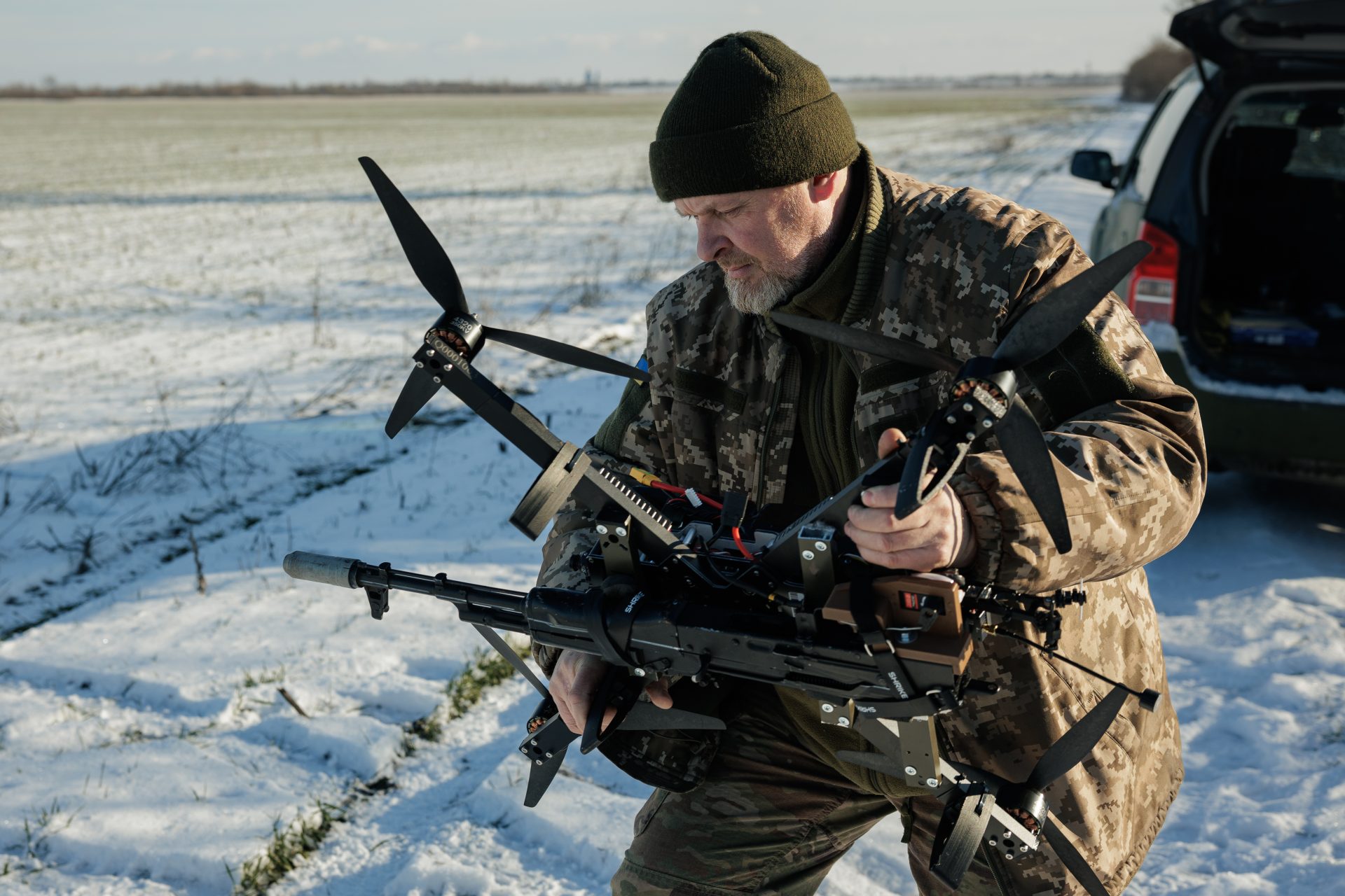 Un drone équipé d'une Kalachnikov : une innovation approuvée par les forces ukrainiennes