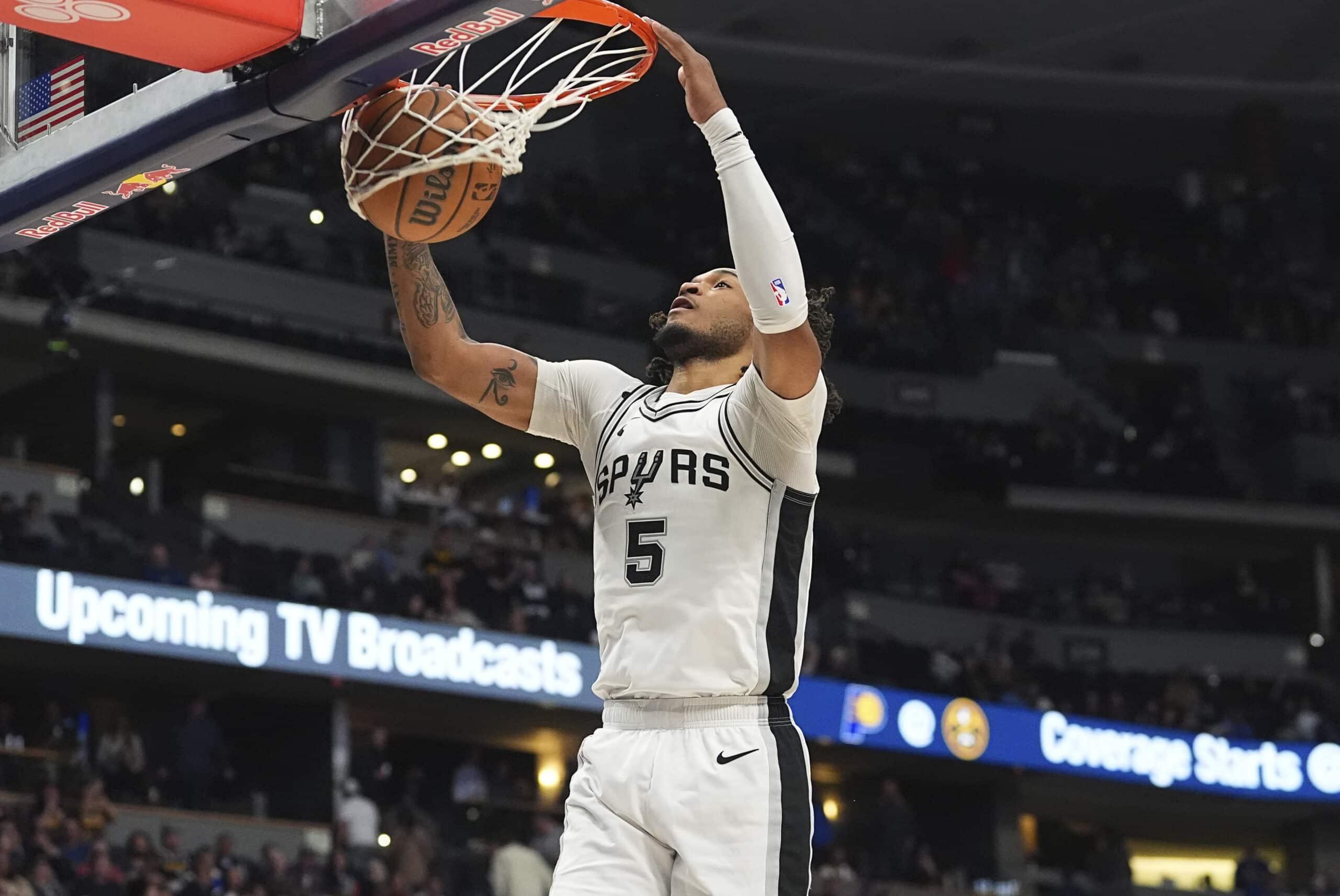 NBA: Spurs maintain lead to beat short-handed Nuggets