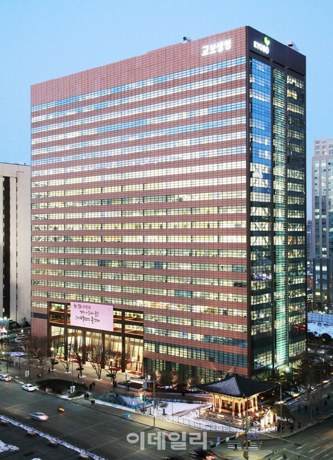 [마켓인]IMM PE “법원도 인정…신창재 교보생명 회장 풋옵션 집행 문제 없어”