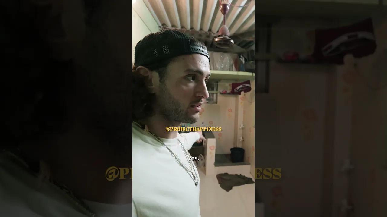INSIDE A TYPICAL HOUSE IN MUMBAI'S SLUM #shorts