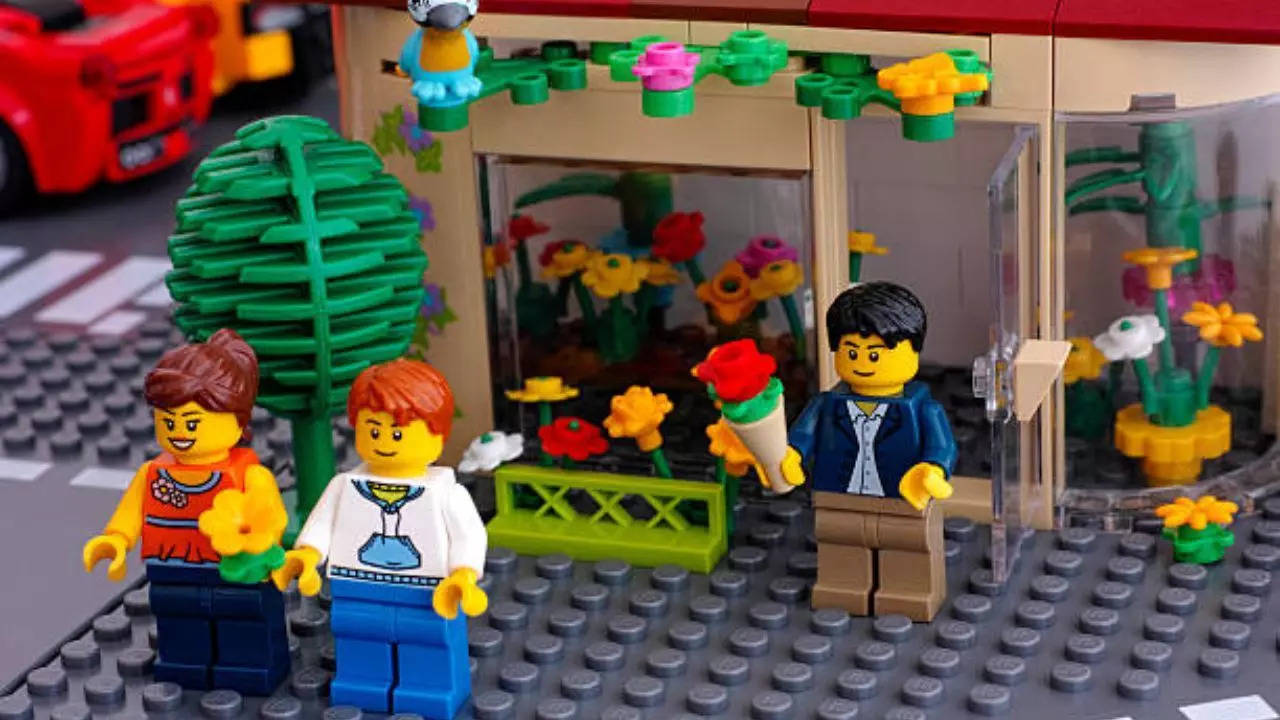 LEGO's success story: How the company survived a debt of $800M and made ...