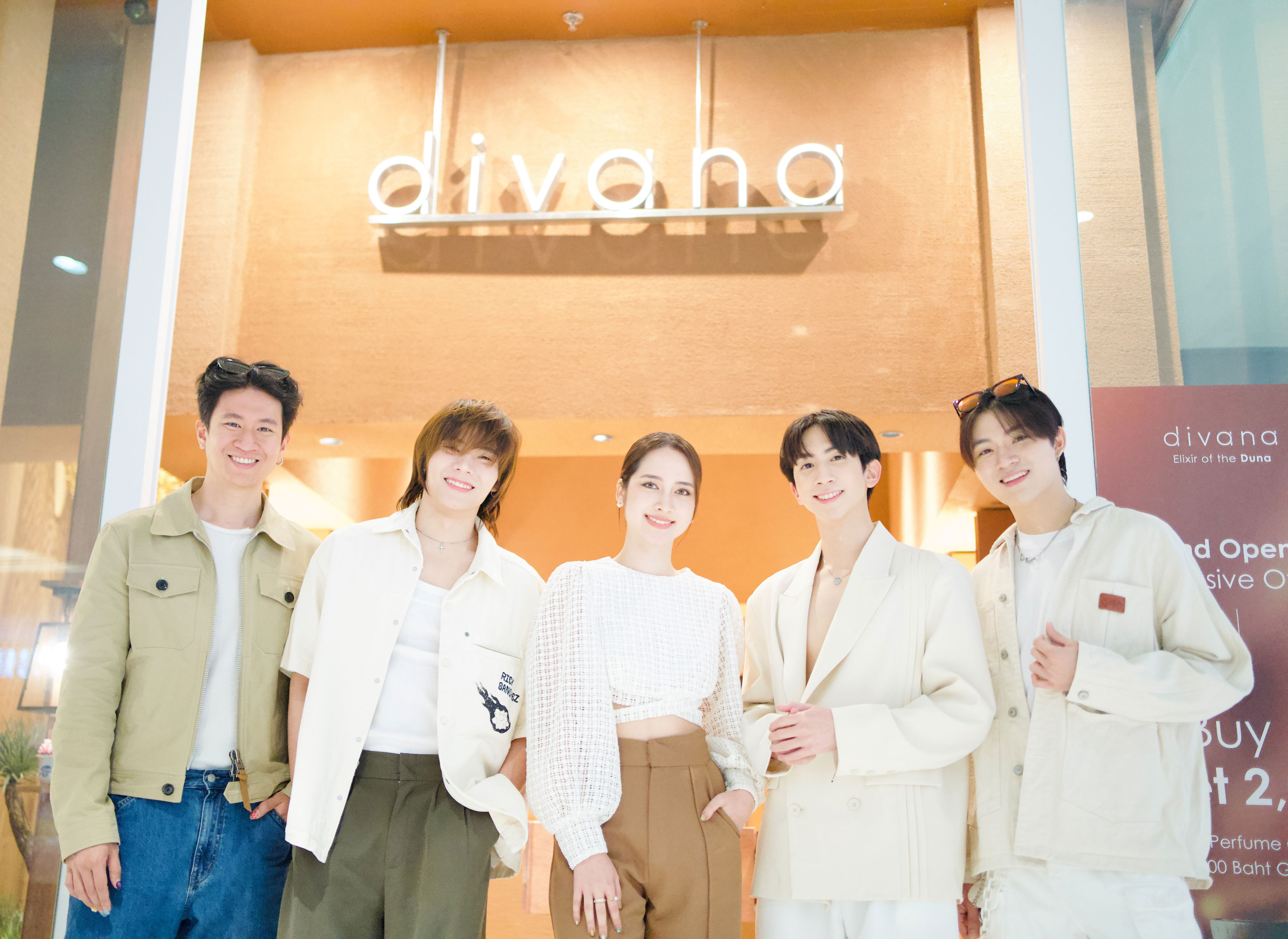 ทัพนักแสดง Moonlit Starlight ซีรีส์วายเรื่องล่าสุด รุดเยี่ยม divana Duna ณ ไอคอนสยาม อุ่นเครื่อง ...