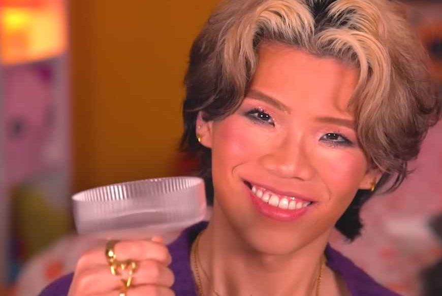 "Conservative girl makeup" tutorials mock the "brutal aesthetics of MAGA"