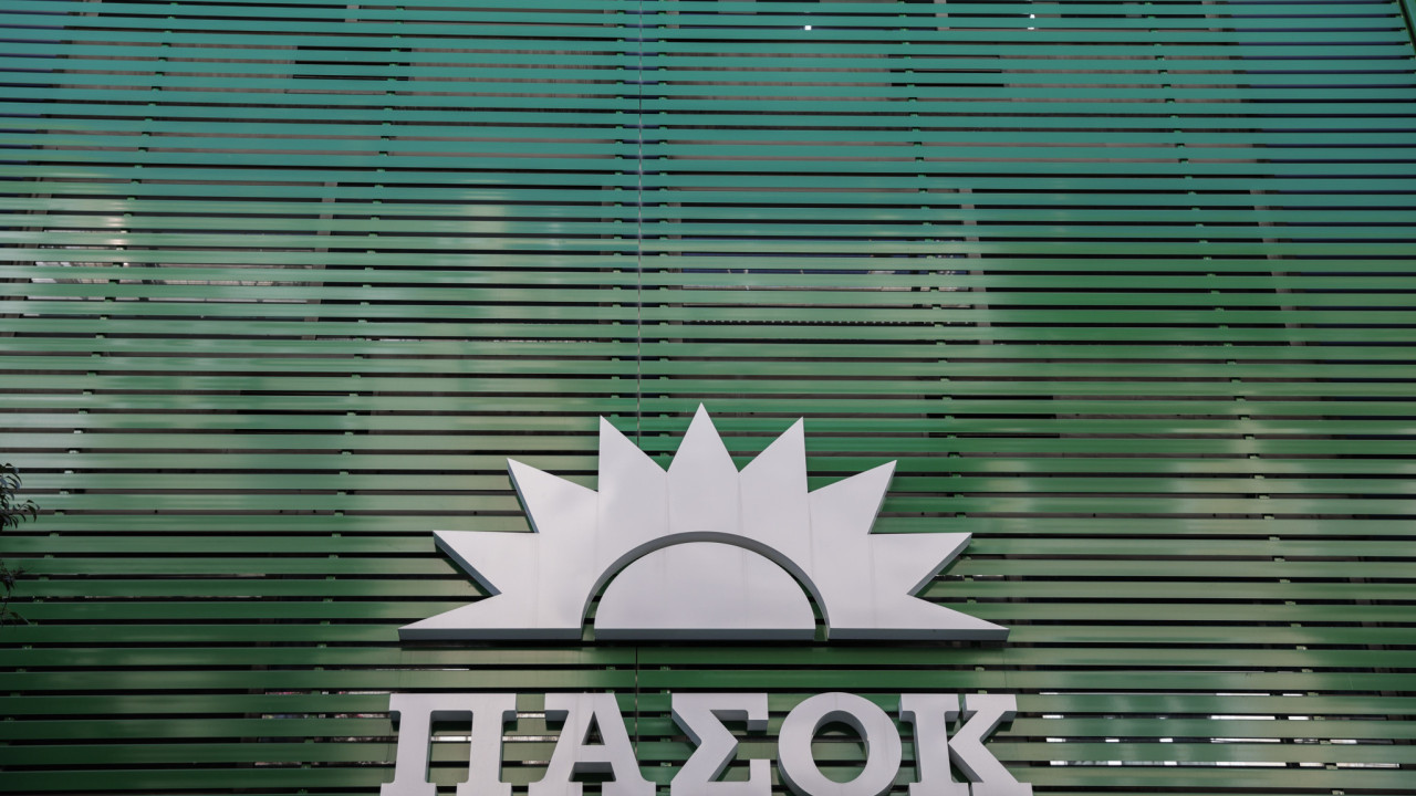 Θύελλα στο ΠΑΣΟΚ μετά τη δήλωση Χριστοδουλάκη για το 1ο μνημόνιο