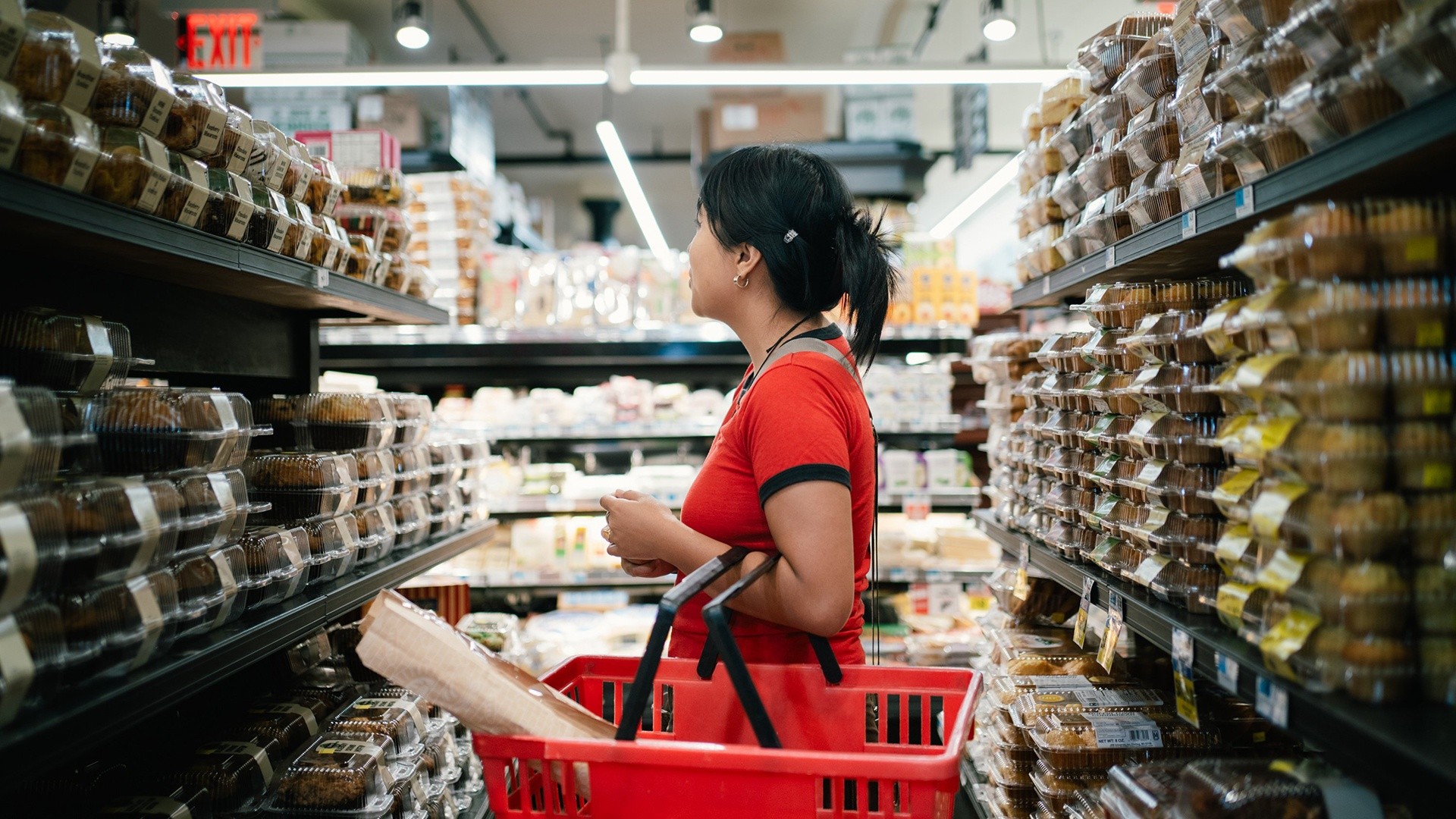 Shoppers flock to generic grocery brands as prices soar