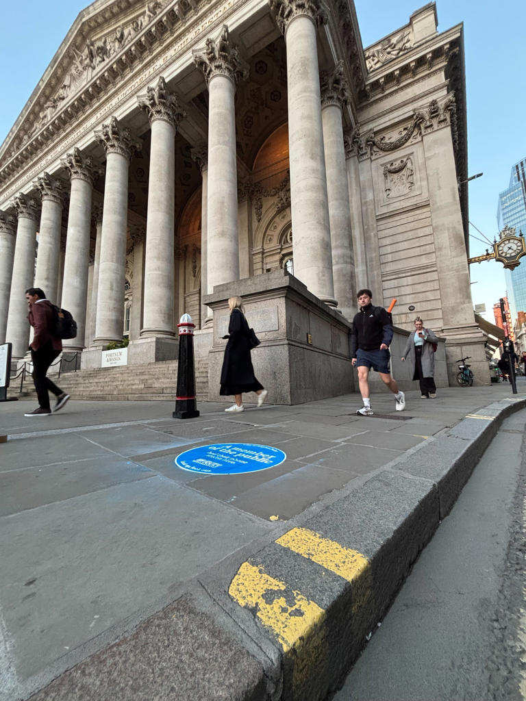 Phone theft hotspots marked with ‘blue plaques’ in City of London