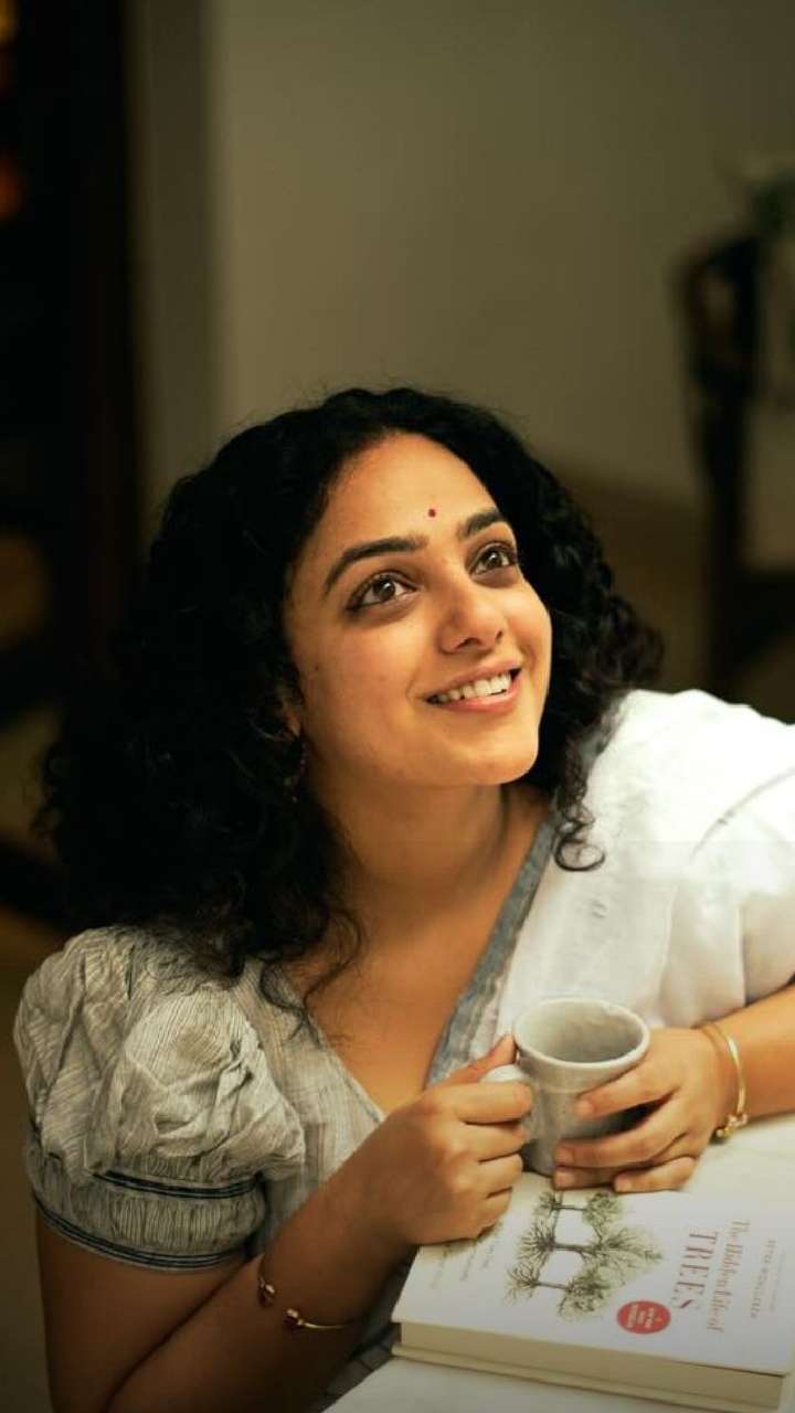 Nithya Menen Inspired Timeless Hairstyles For Chiffon Sarees