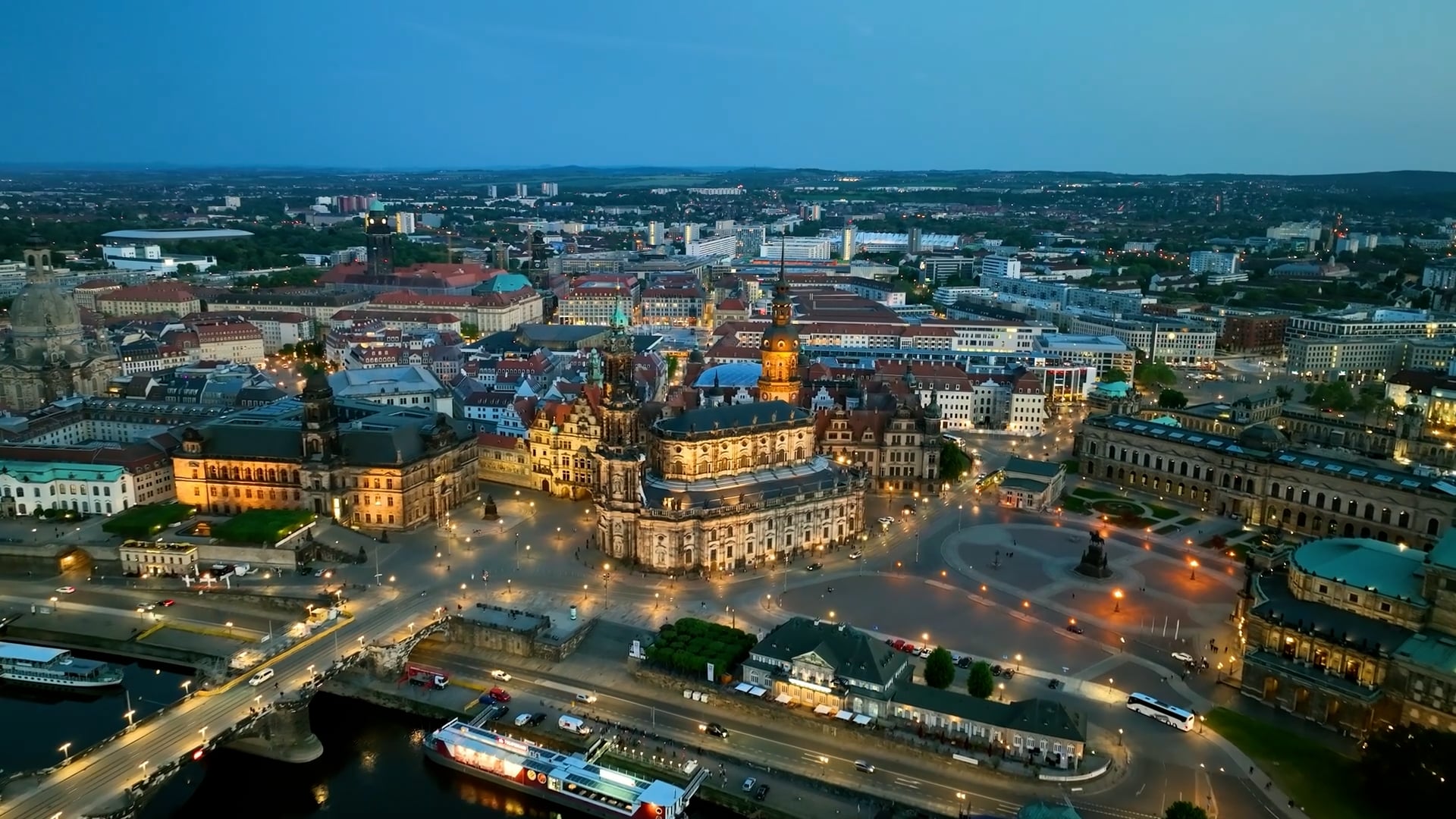 L'Elba dall'alto: viste aeree della grandiosità del fiume di Dresda
