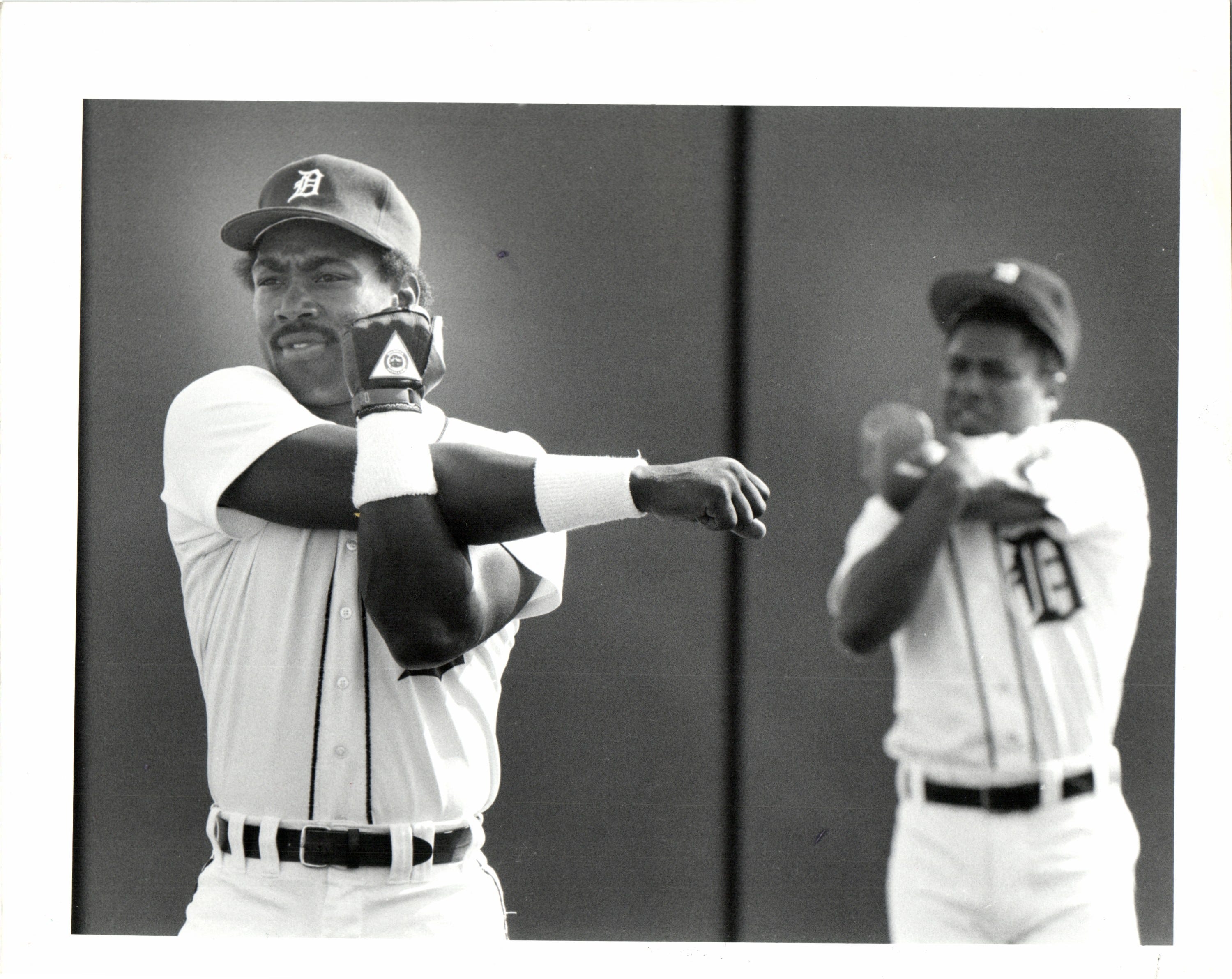 Why everyone is being asked to wear red, white and black to Chet Lemon's celebration of life