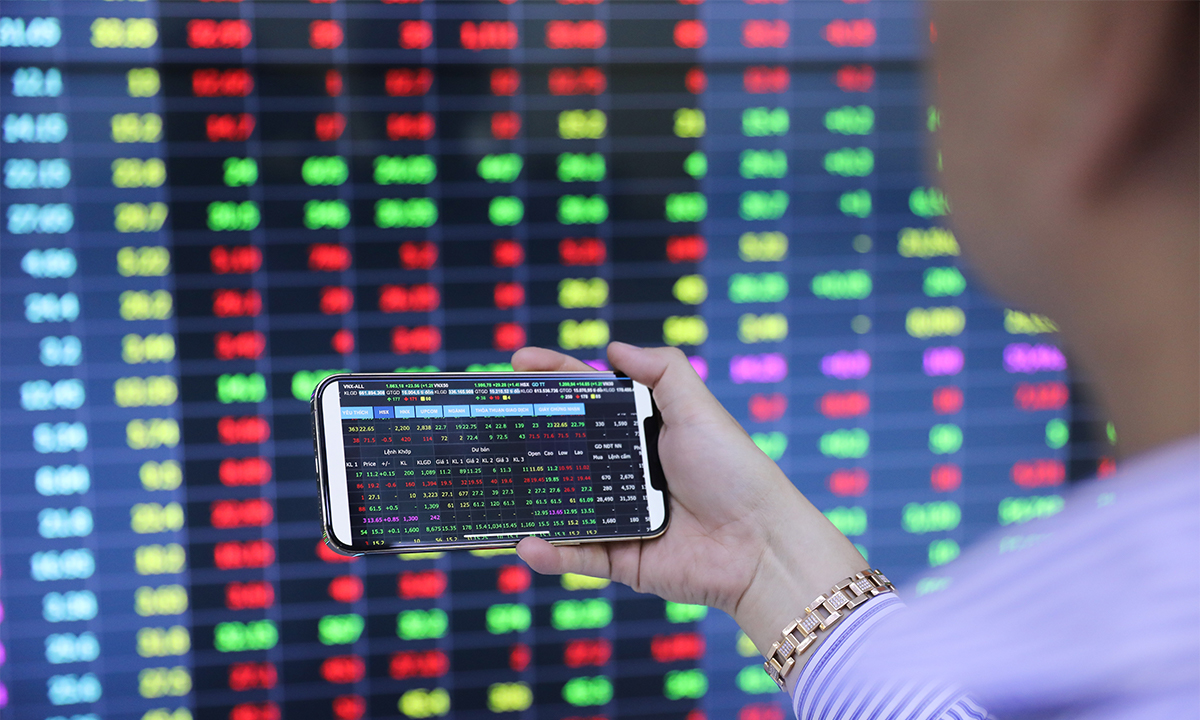 Stocks experience historic plunge after Trump announces tariffs