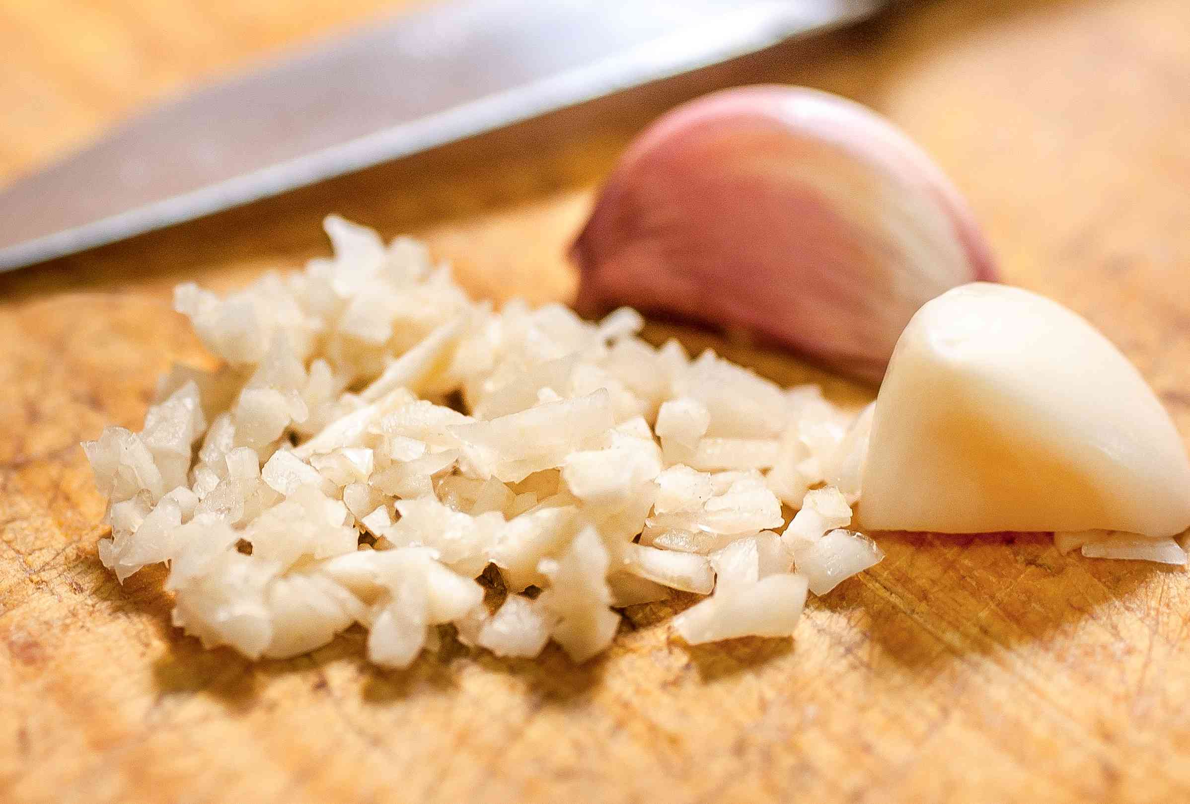How to Get Garlic Smell Off Your Hands, According to an Expert