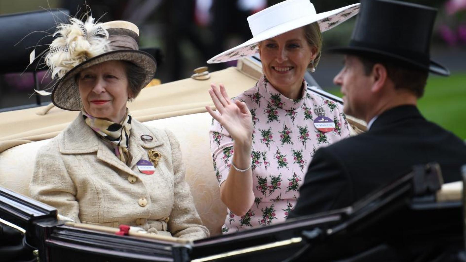 Sophie, cuñada del rey Carlos III, despunta en la corte real por su ...