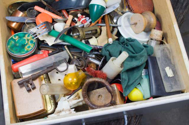 Homeowner shares easy lid hack that makes junk drawers actually ...