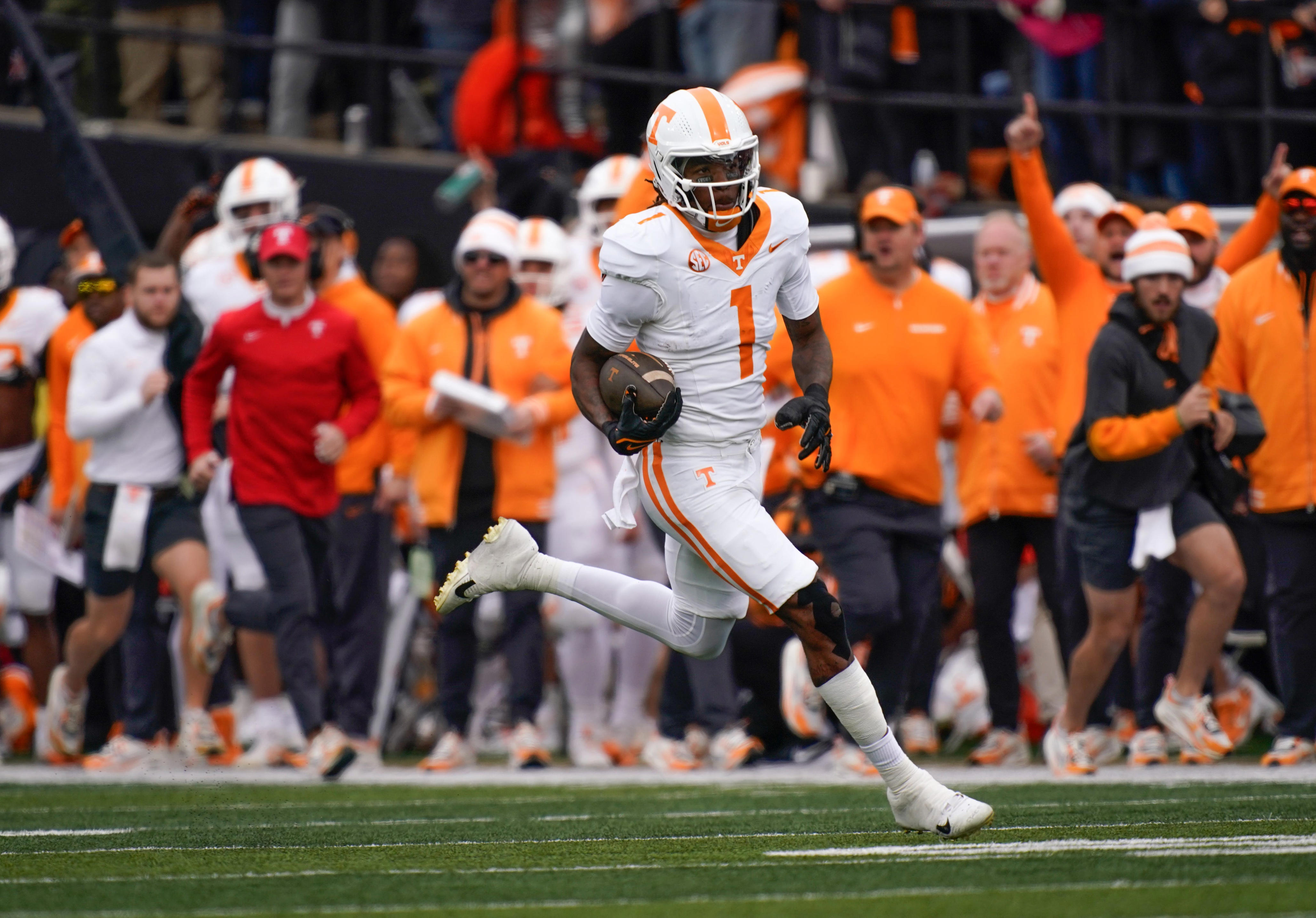 2025 NFL draft: Tennessee Titans to host Washington State WR Kyle ...