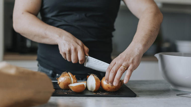 Jawed Habib Reveals Powerful Onion Juice Hack To Fight Hair Fall—Try ...