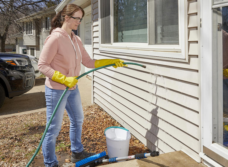 How to Clean Vinyl Siding