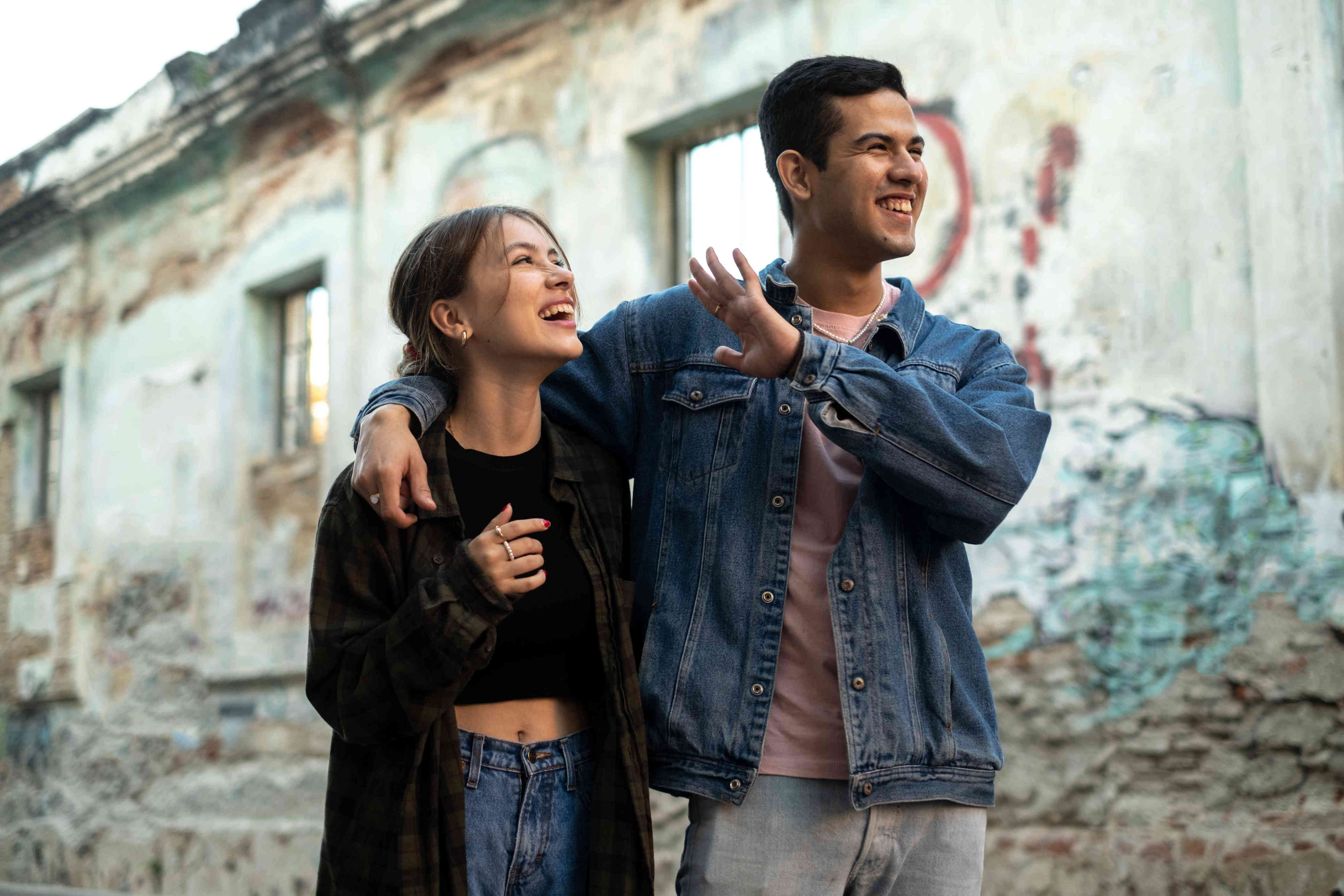 How to get out of the friend zone unscathed, according to relationship ...