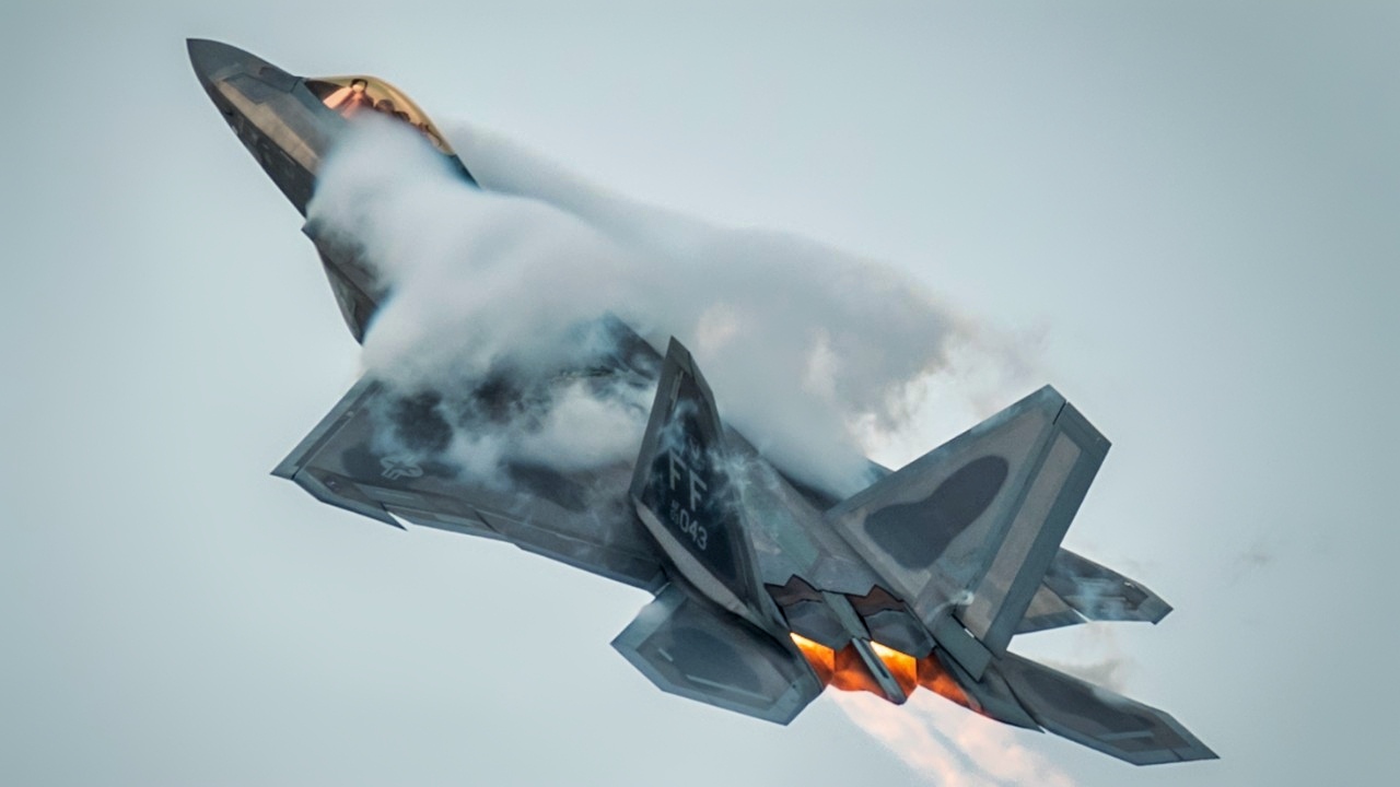 F-22 Raptor vs. F-35 Fighter Is the ‘Dogfight’ That Will Never Happen