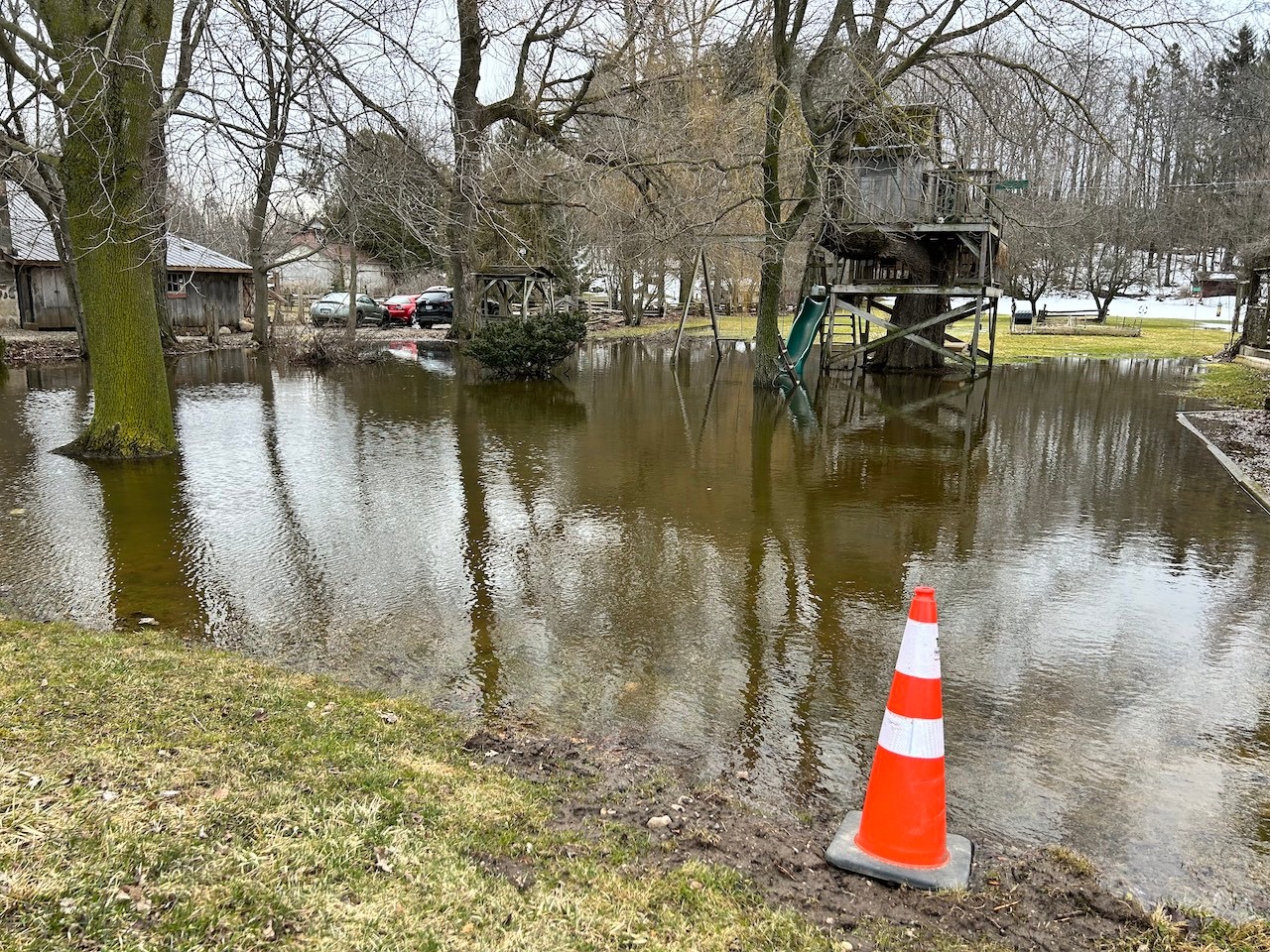 'Water and electricity do not mix.' Staying safe when storms knock out ...