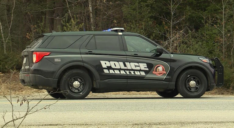 Man kills mother, passing driver and injures 2 others in Sabattus shooting