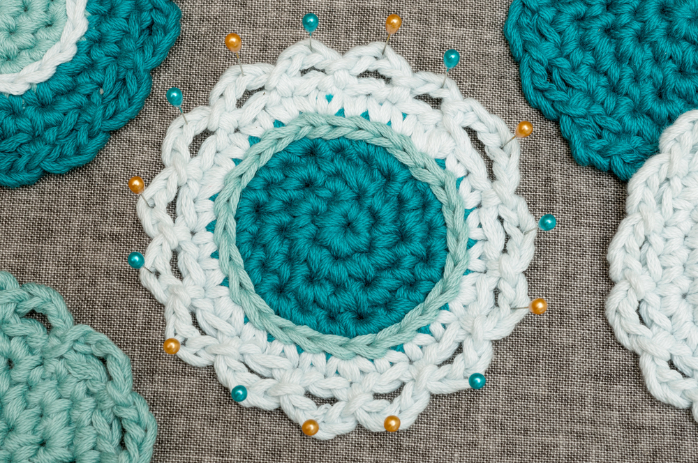 20 quick crochet or knitting crafts to spruce up your home décor