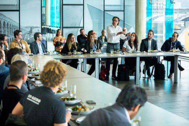 Comienza StartCo 2025 en Medellín, la subasta de startups más grande de ...