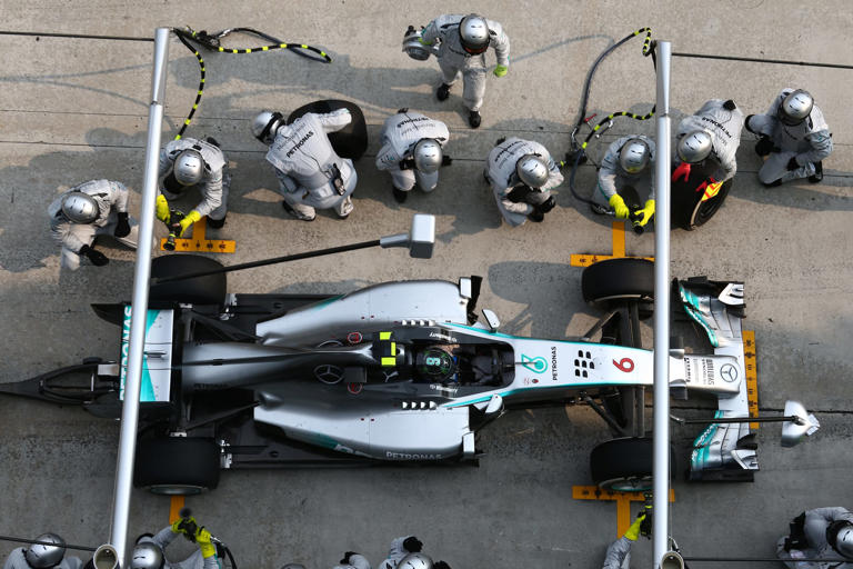 'Complete tear-up' - Inside Mercedes' 2026 F1 engine project