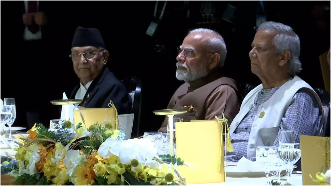 PM Modi, Bangladesh's chief advisor Yunus sit together at BIMSTEC ...