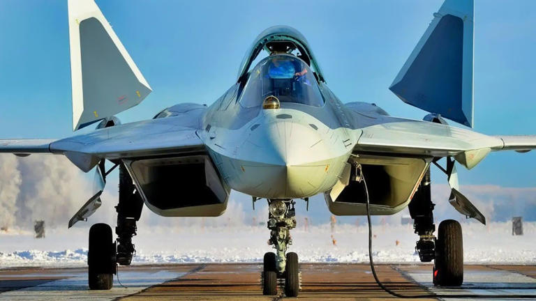 Russia’s Su-57 Felon Stealth Fighter Is a Giant ‘Compromise’ That Stings