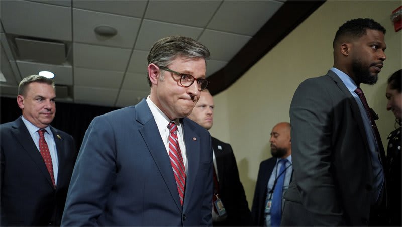 'Ringing like a bell': GOP insiders sound alarm at brewing storm — midterms