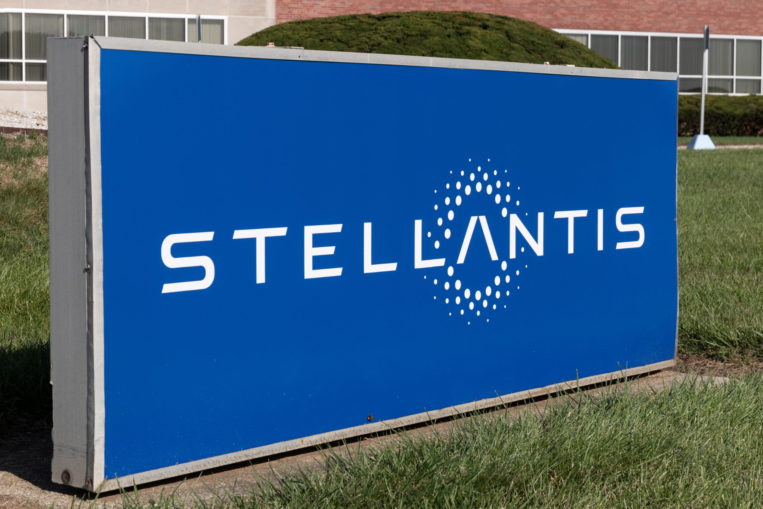 Stellantis faces 900 layoffs as tariff response impacts U.S. plants