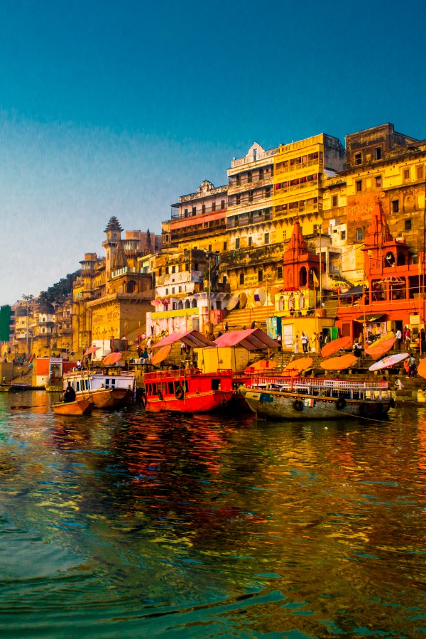 15 Best Places to Visit in Varanasi: From Famous Ghats to Grand Temples