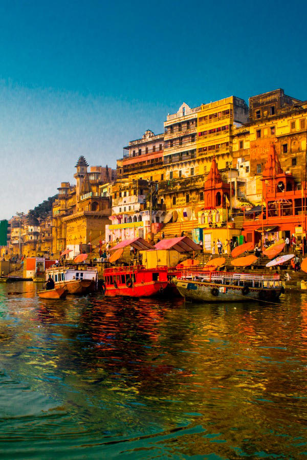 15 Best Places to Visit in Varanasi: From Famous Ghats to Grand Temples