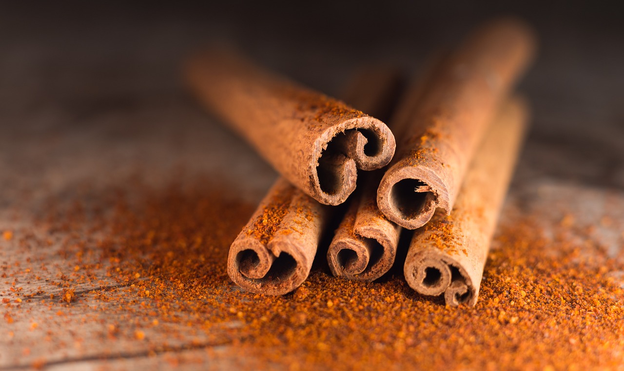 Canela em rama: como moer em casa e aproveitar melhor o aroma da especiaria