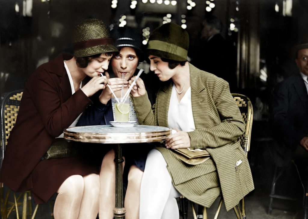 20 Colorized Photos That Bring the Old Days of Paris to Life