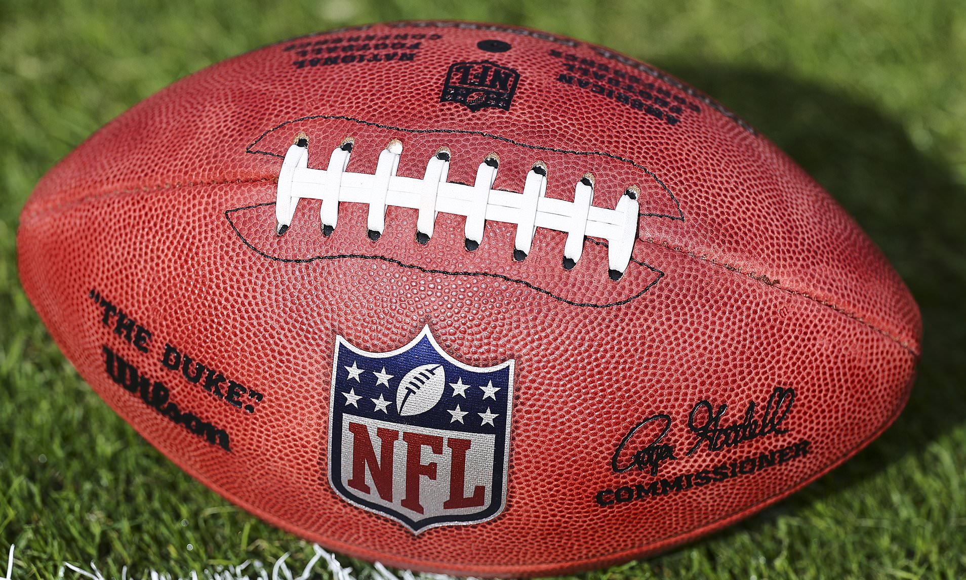 Chiefs sign two-time Super Bowl winner Mike Edwards