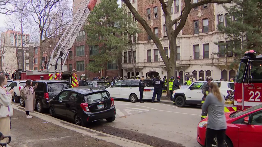 9 people seriously injured in fire in Chicago's Edgewater neighborhood